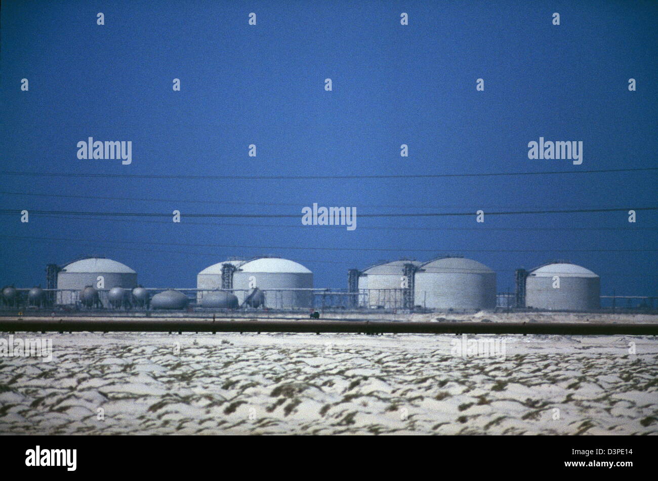 The world's largest oil refinery, oil storage tank farm and crude oil ...
