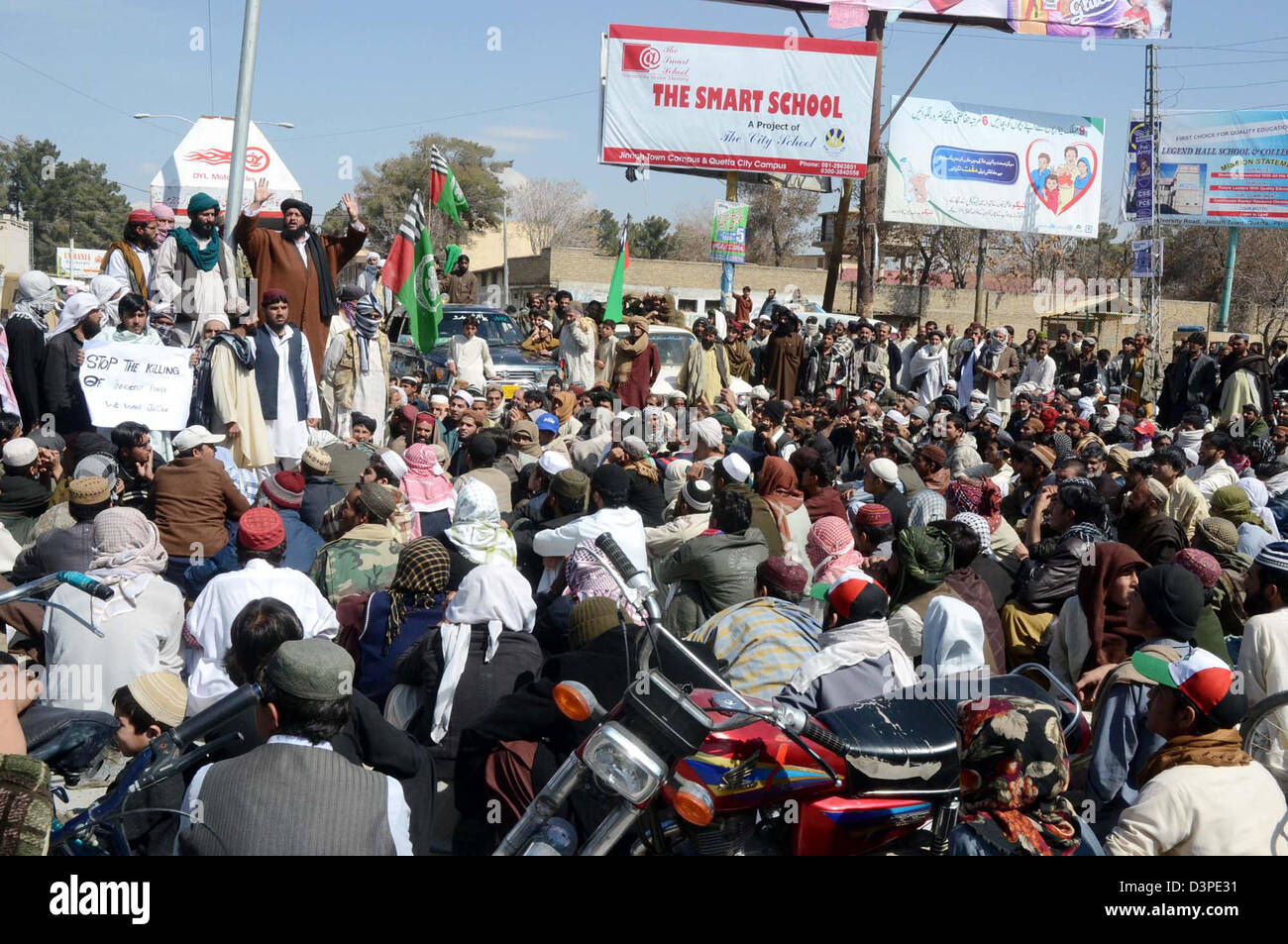 Pakistan. 22nd February 2013. Activists of Ahle Sunnat Wal Jamat ...