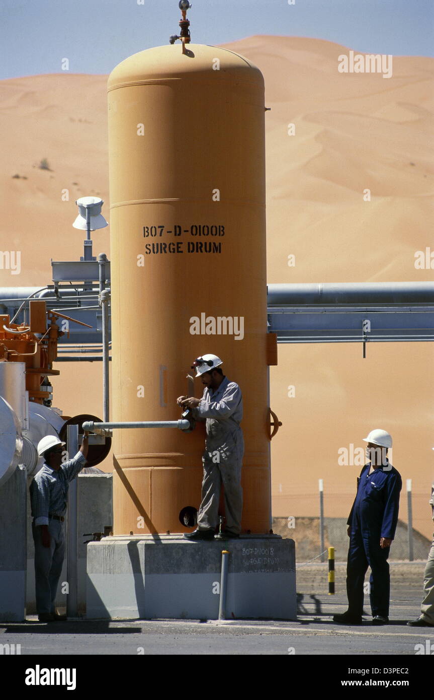 Shaybah oil field hi-res stock photography and images - Alamy