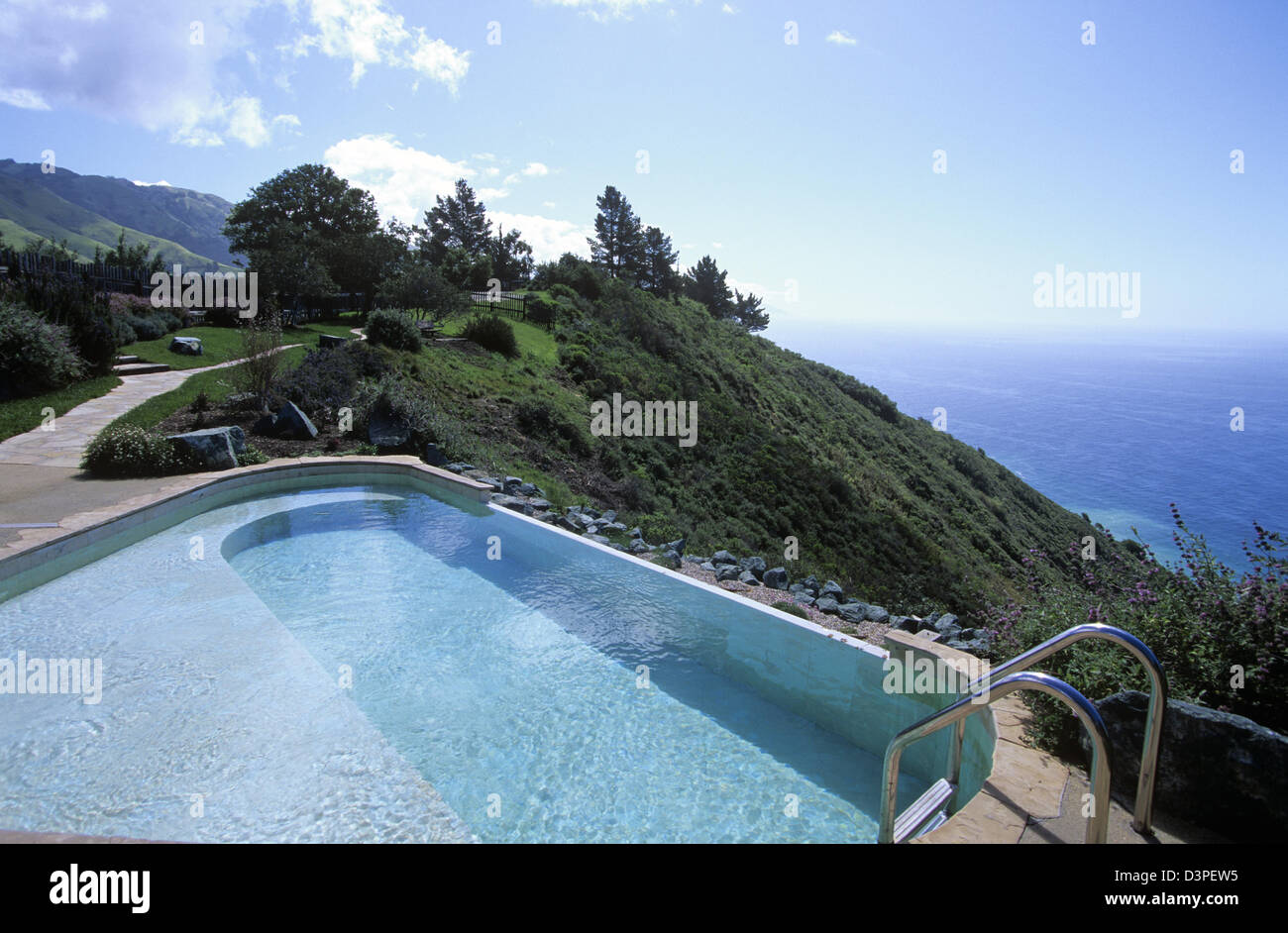 Cliffside pool at post ranch inn hi-res stock photography and images ...