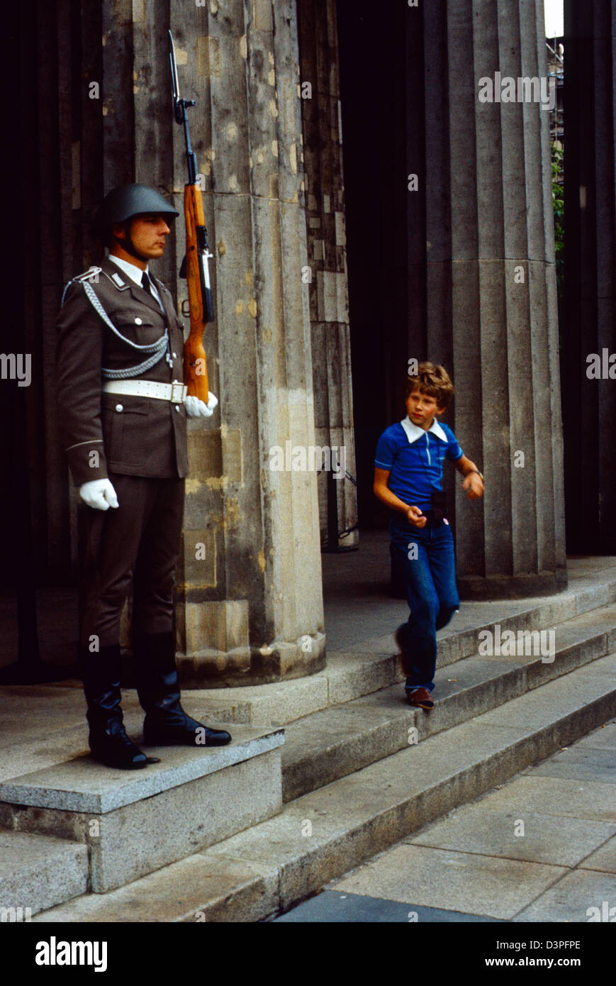 Exterior army armeeangehoeriger hi-res stock photography and images - Alamy