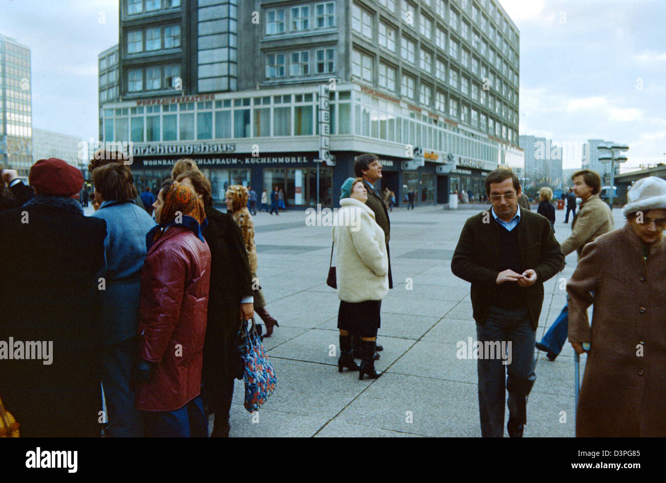 Berlin, GDR, people on the Alexanderplatz Stock Photo - Alamy