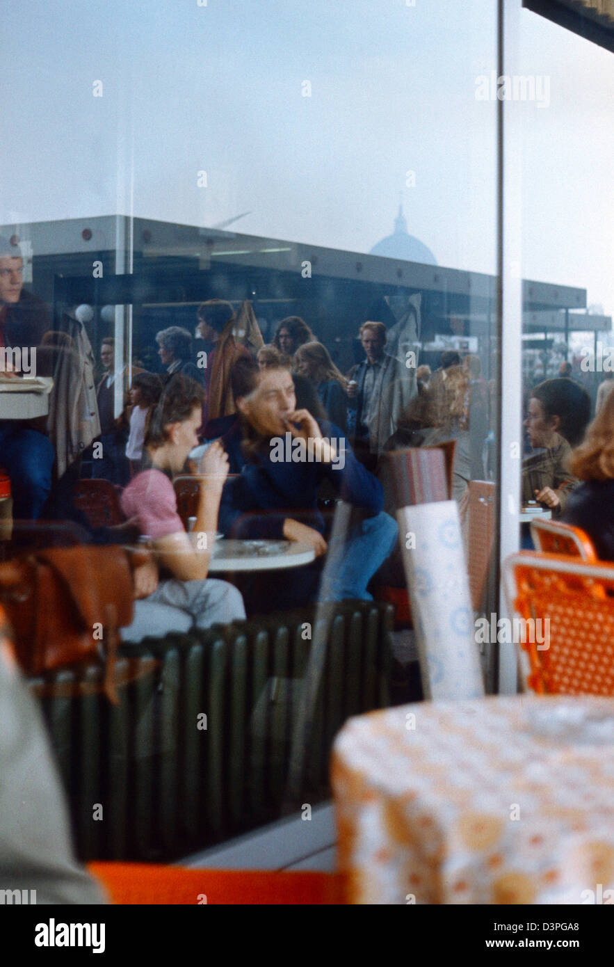 Berlin, GDR, people at Cafe Tute at Alexanderplatz Stock Photo - Alamy