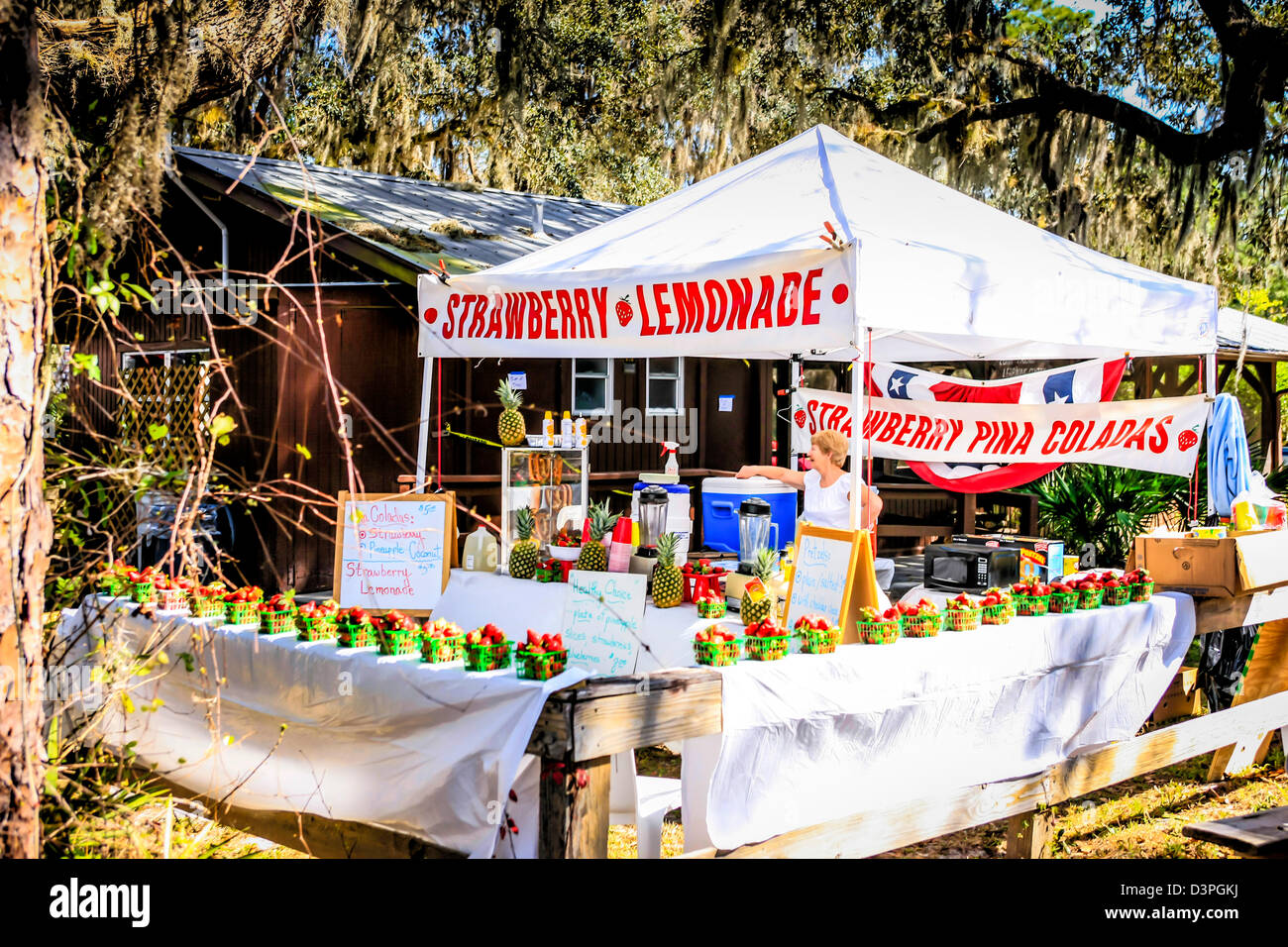 Lemonade tent hi-res stock photography and images - Alamy