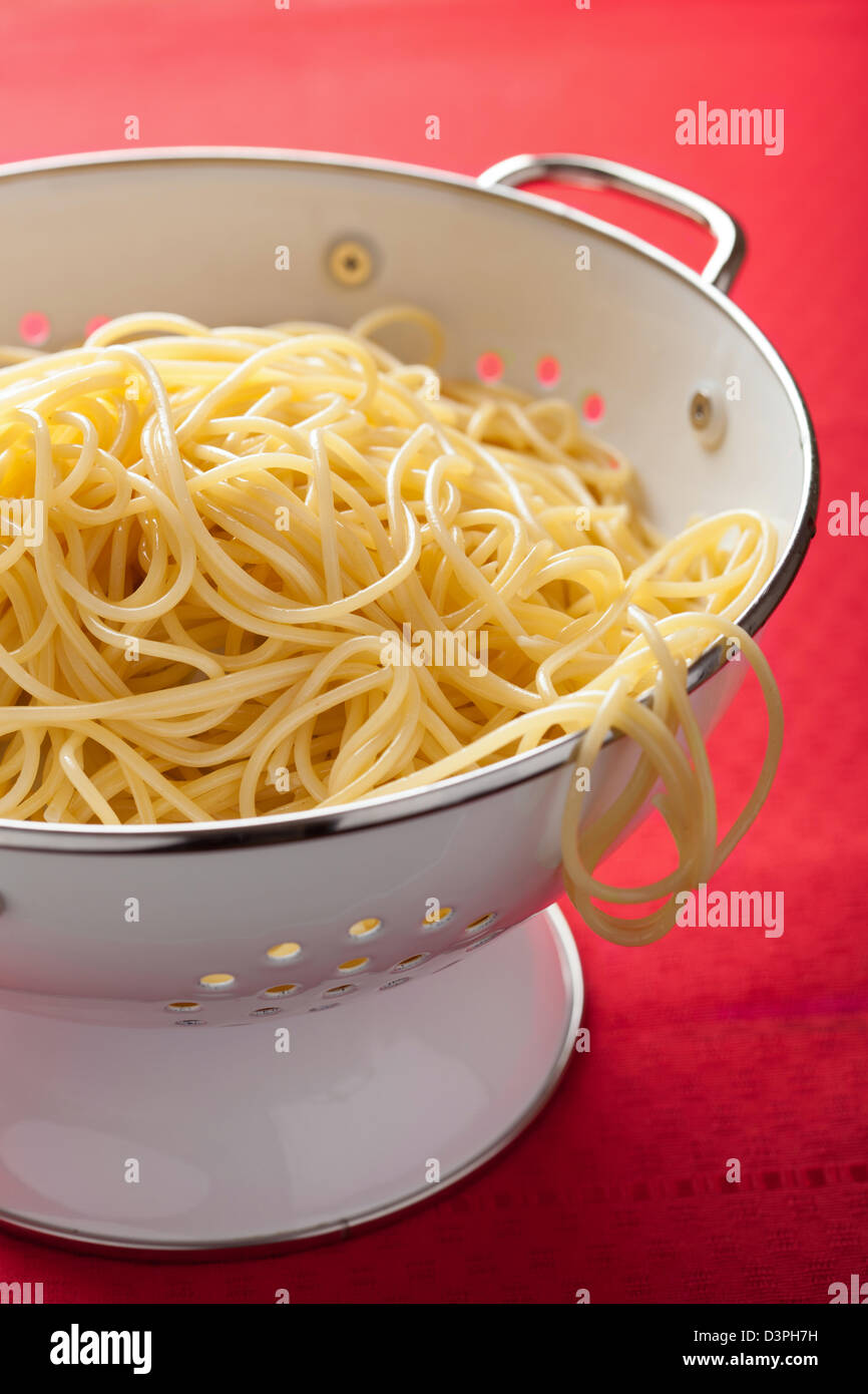 Colander pasta hi-res stock photography and images - Alamy