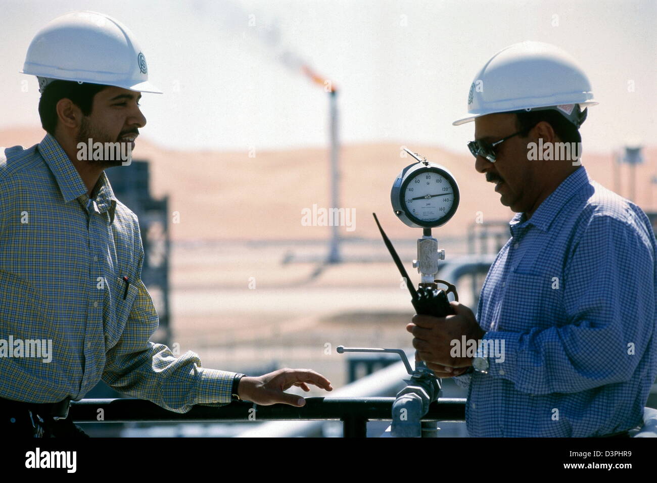 Saudi Aramco engineers at the Shaybah Gas Oil Separation Plant (GOSP ...