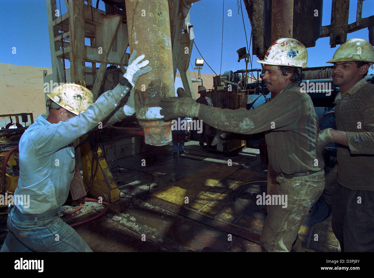 Oil reserves saudi arabia hi-res stock photography and images - Alamy