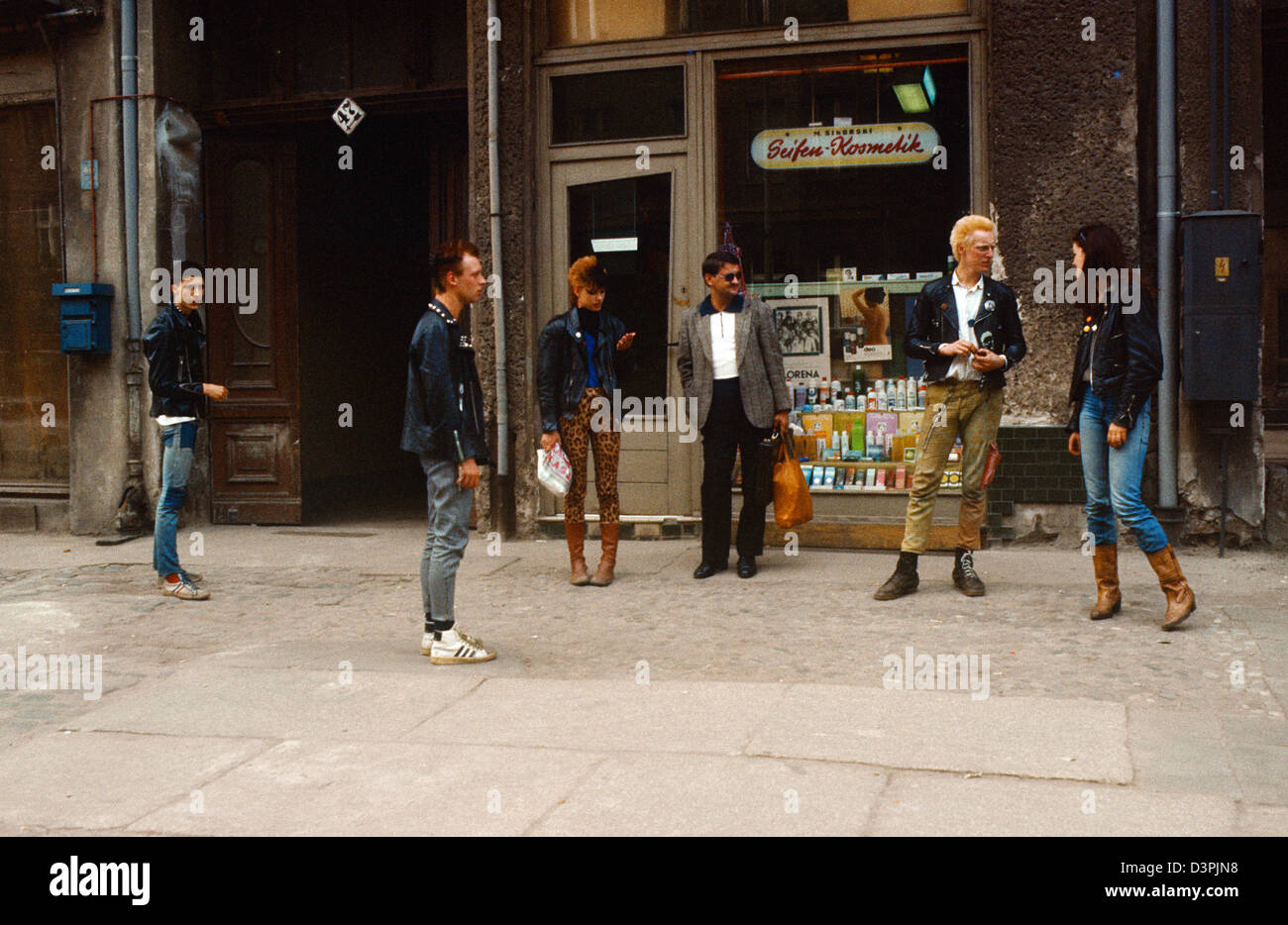 Punk movement hi-res stock photography and images - Alamy