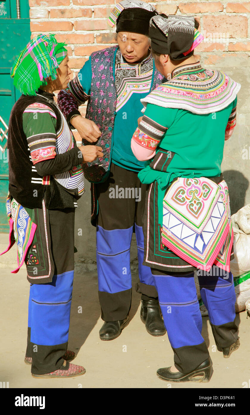 China Yunnan Yuanyang Hani Ethnic Stock Photos & China Yunnan Yuanyang ...