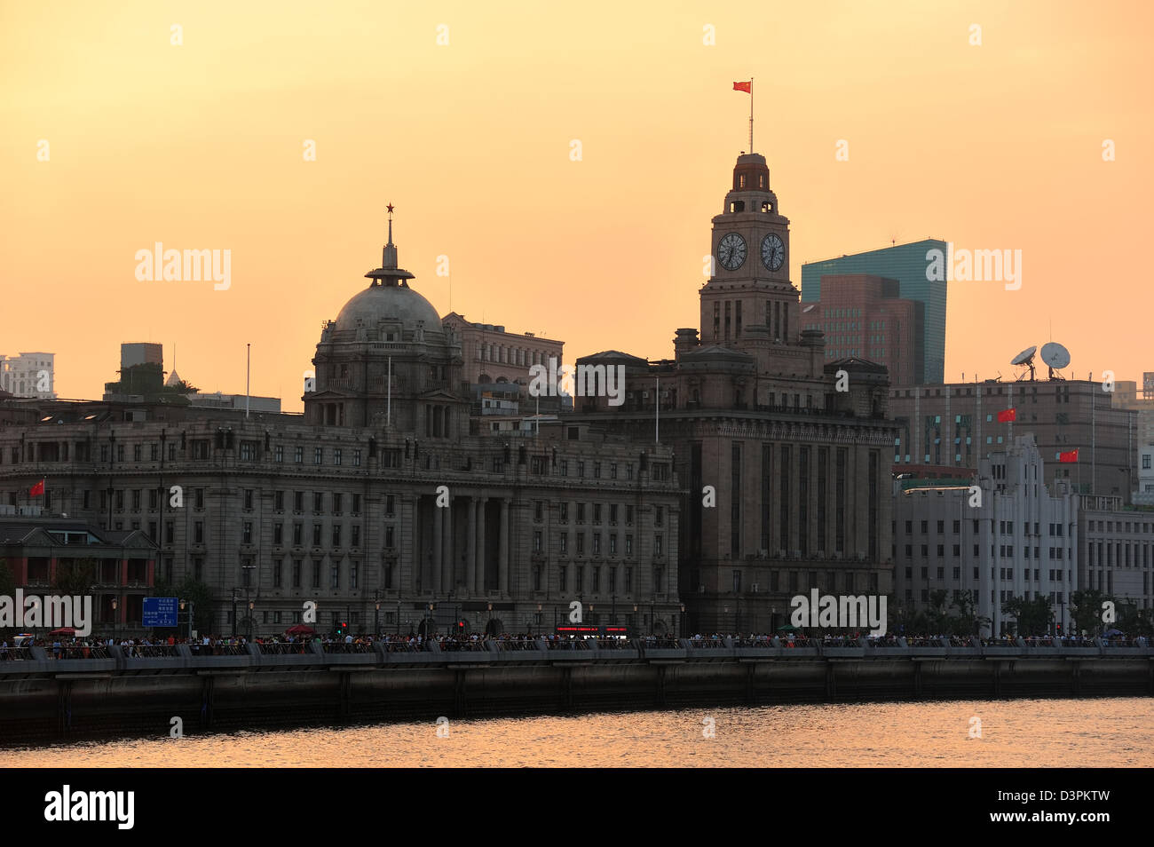 Urban building silhouette at sunset in Shanghai Waitan Stock Photo - Alamy