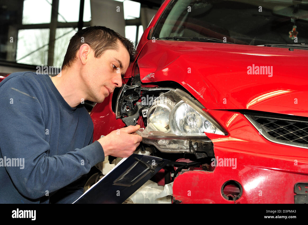 Car insurance repair hi-res stock photography and images - Alamy