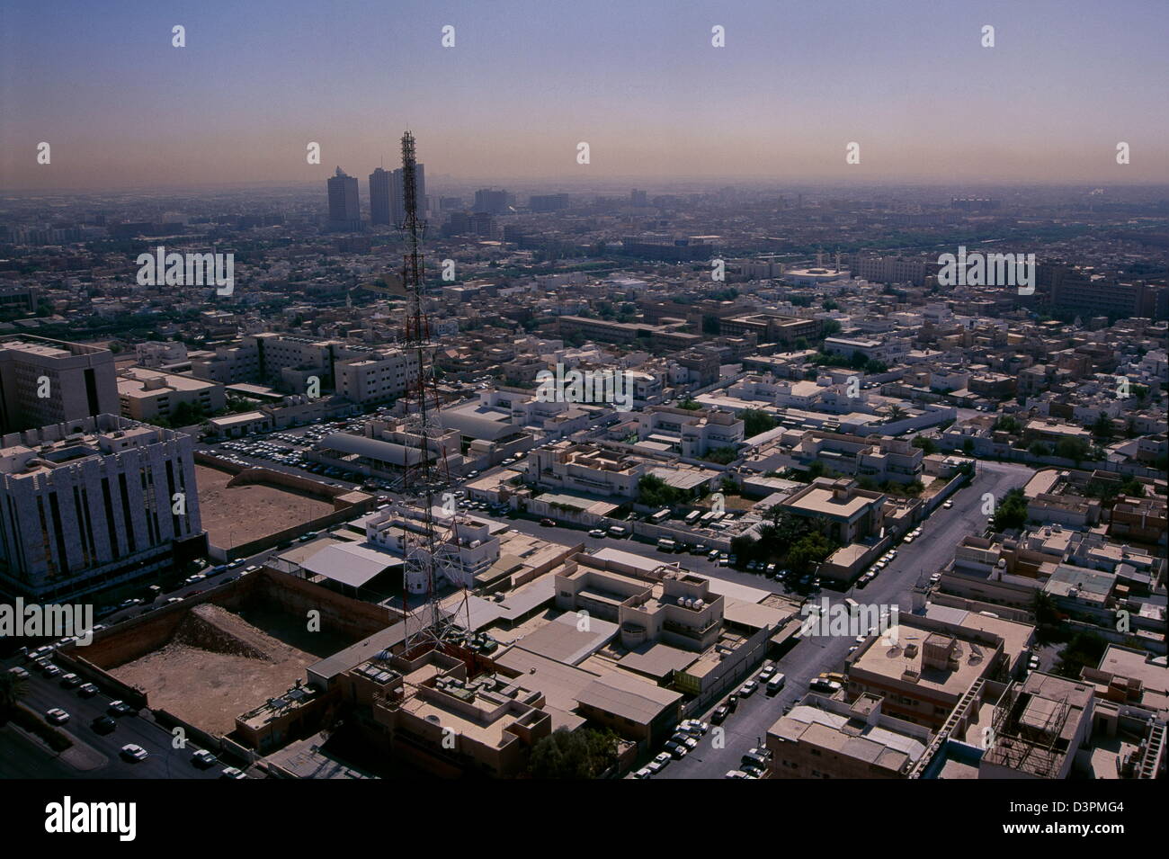 Riyadh skyline hi-res stock photography and images - Alamy