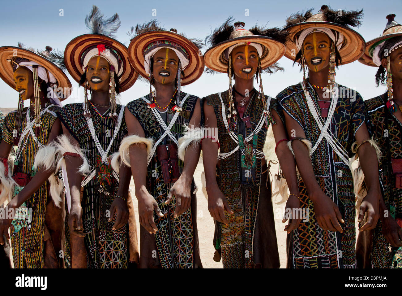 Wodaabe men dance at Gerewol festival near Ingal, Nothern Niger Stock ...