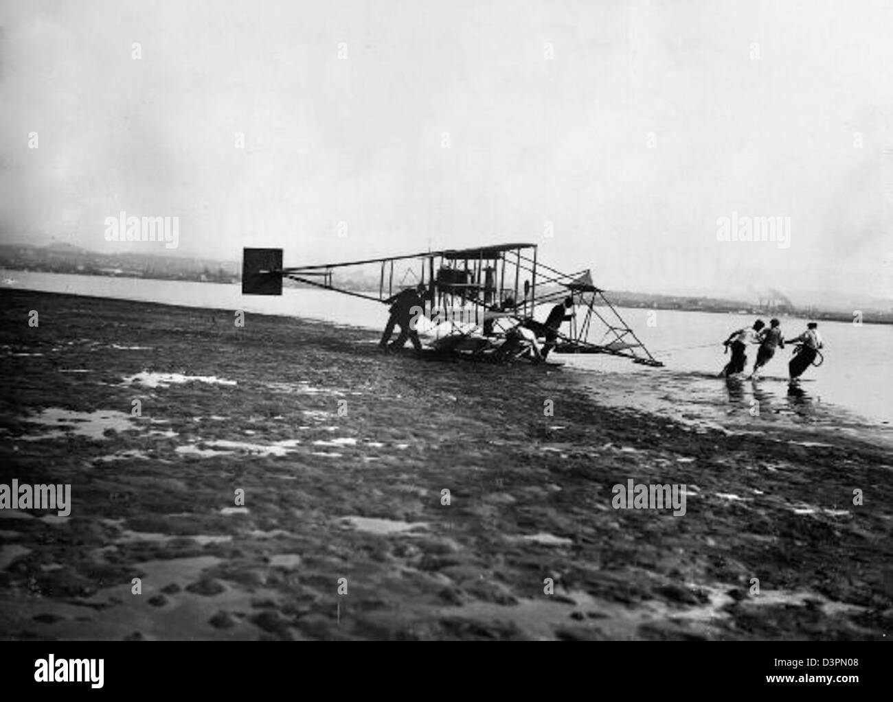 The Curtiss Hydro, a pioneering amphibious aircraft, was designed for ...
