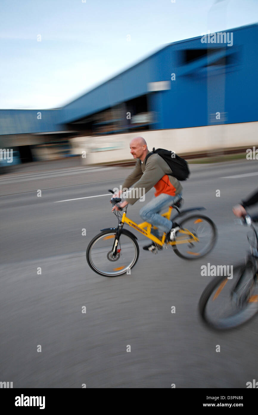 Fast moving hi-res stock photography and images - Alamy