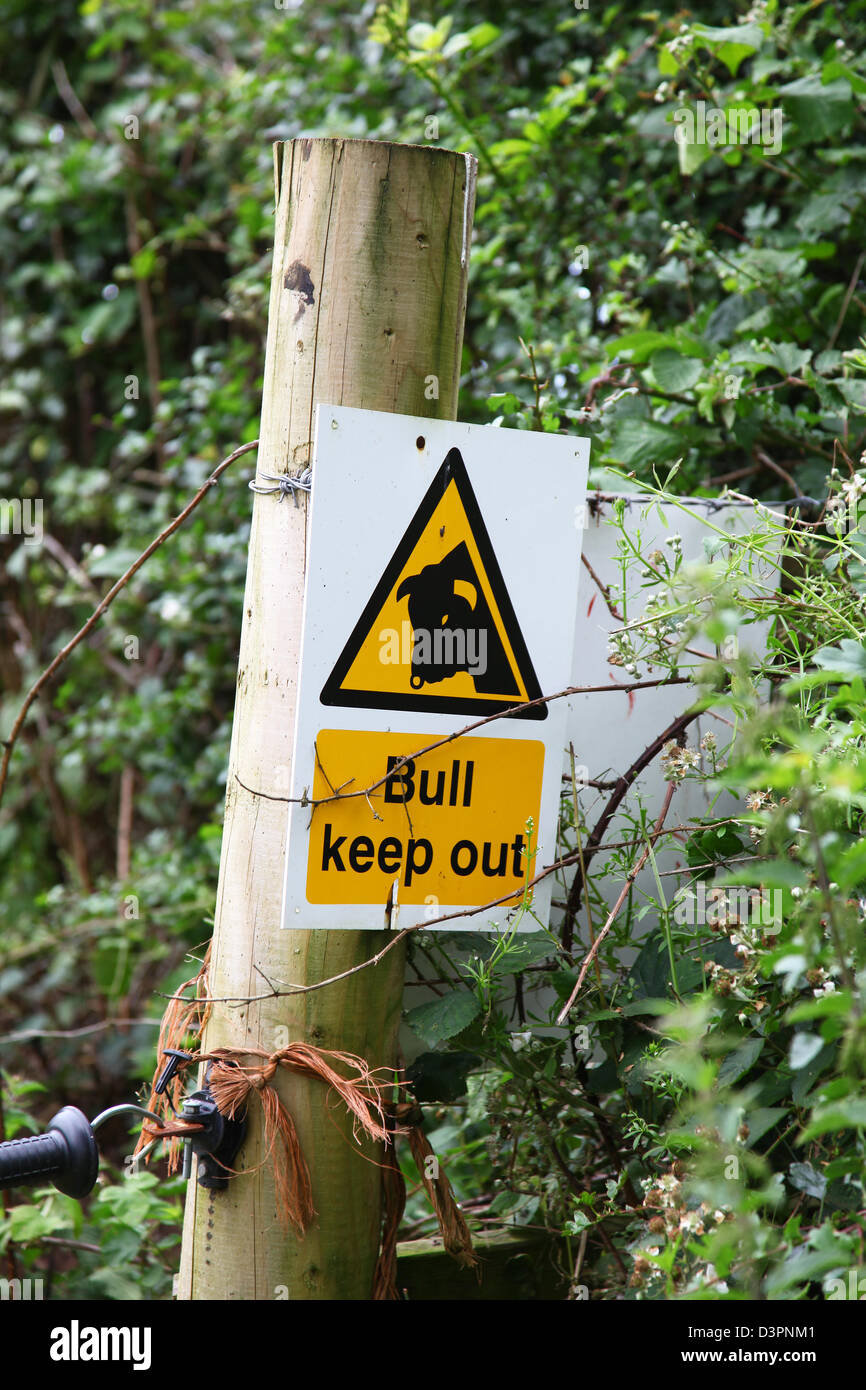A warning sign on a farm saying Bull keep out Stock Photo - Alamy