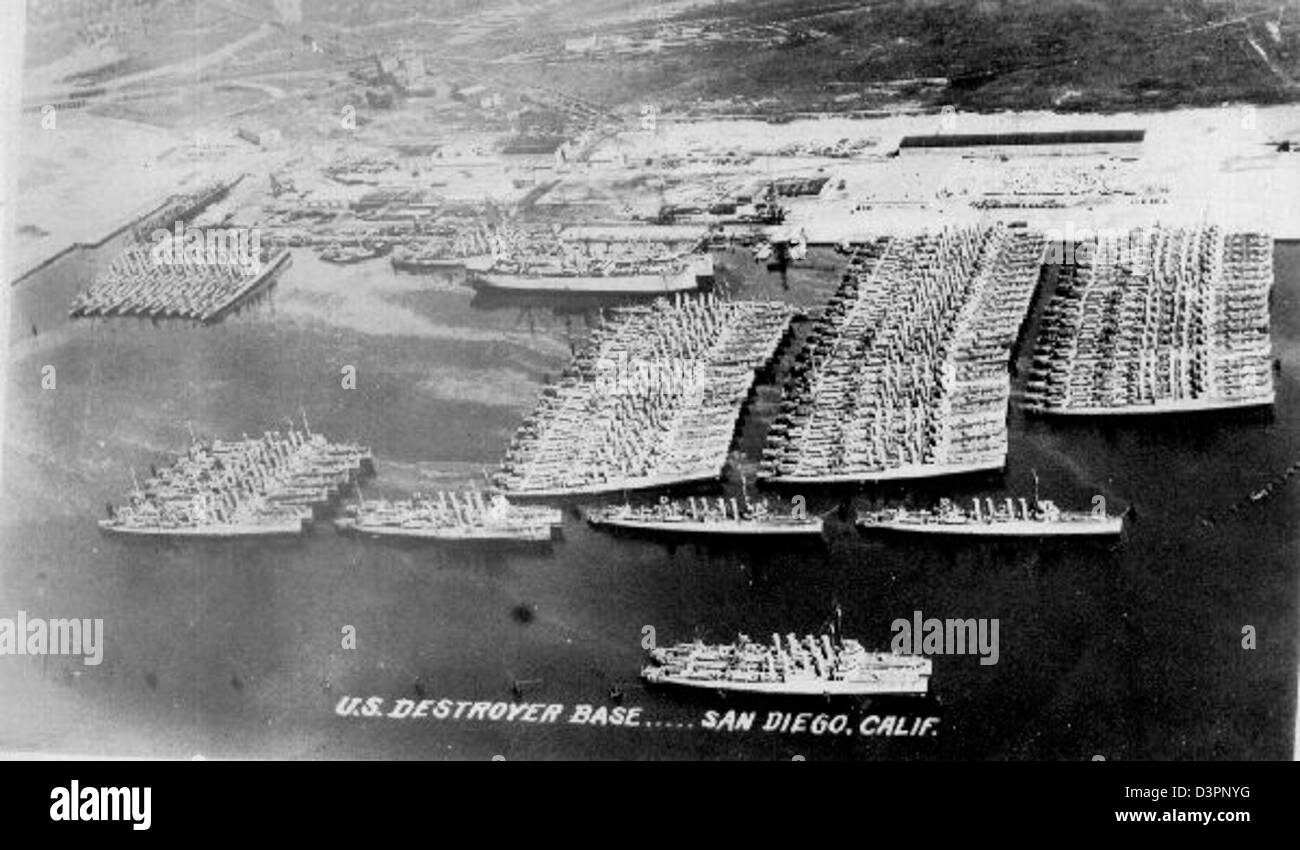 Destroyer base Black and White Stock Photos & Images - Alamy