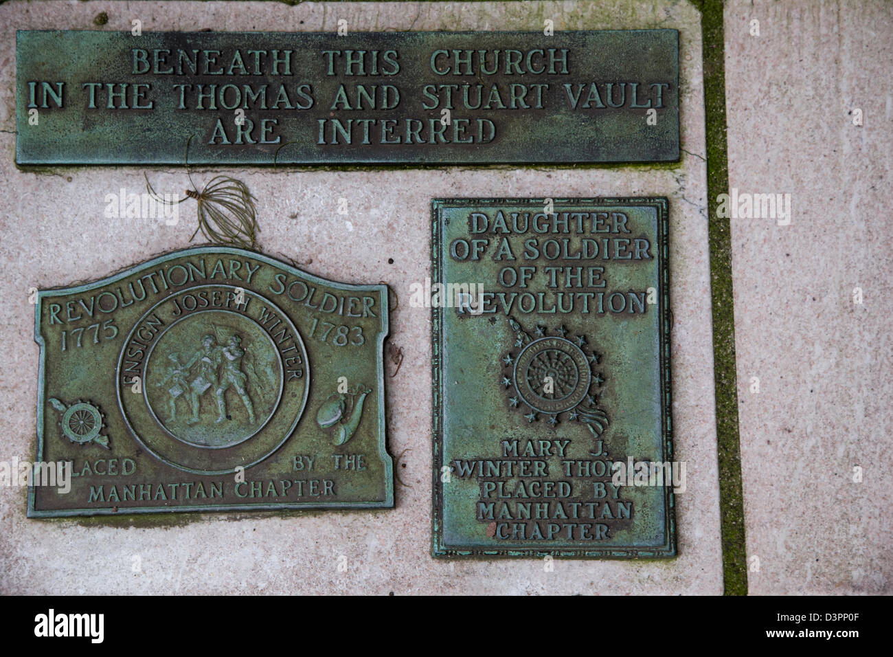 Bronze memorial plaque hi-res stock photography and images - Alamy