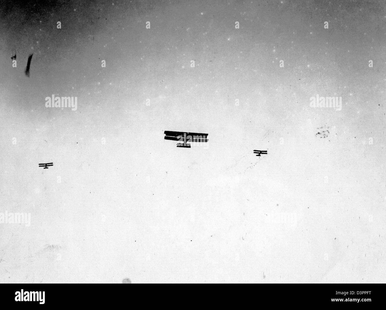 Wingmen hi-res stock photography and images - Alamy