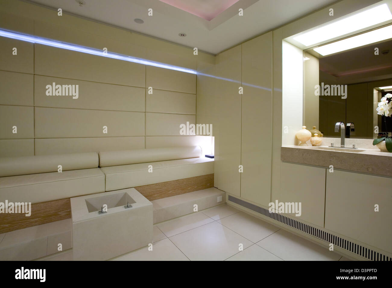 Hotel adlon kempinski interior hi-res stock photography and images - Alamy