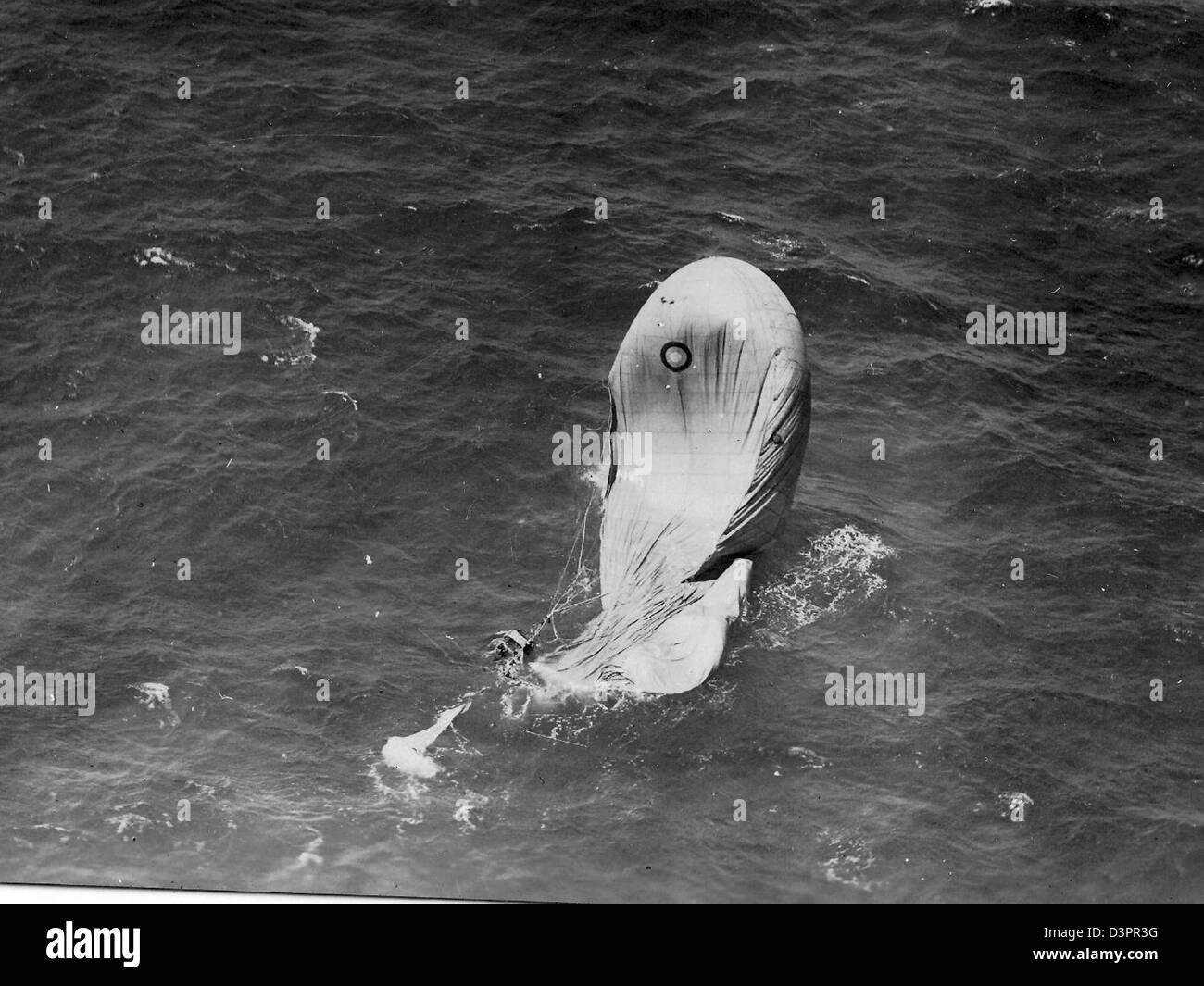 Plane ditching hi-res stock photography and images - Alamy