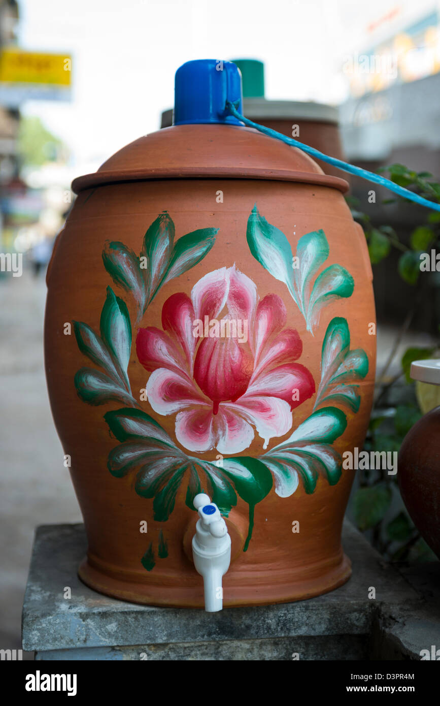 Clay pot burma hi-res stock photography and images - Alamy