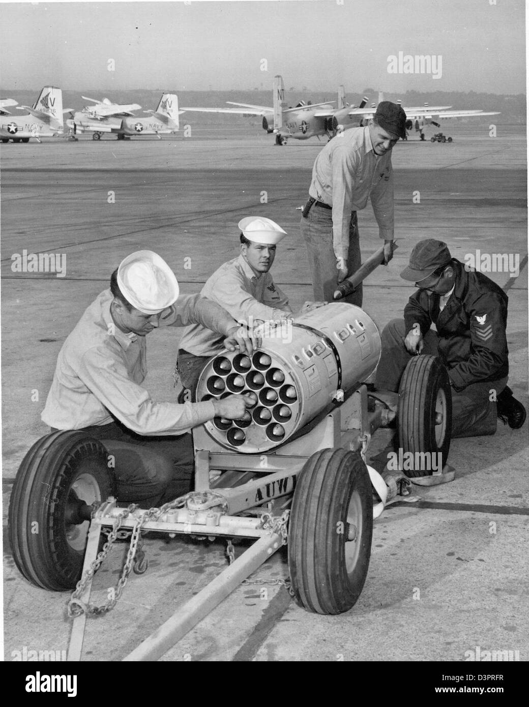Aircraft pod Black and White Stock Photos & Images - Alamy