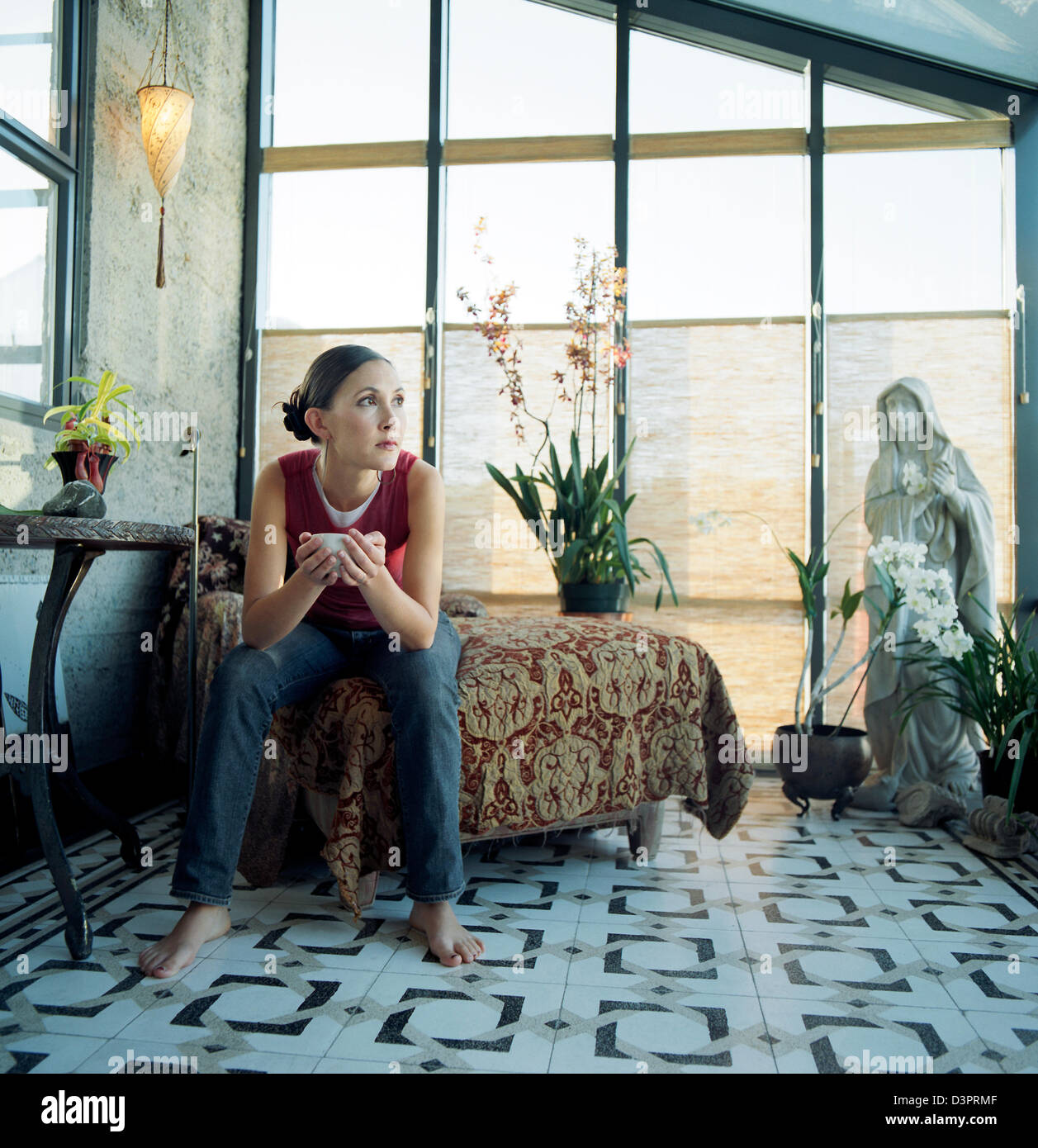 Slouch woman hi-res stock photography and images - Alamy