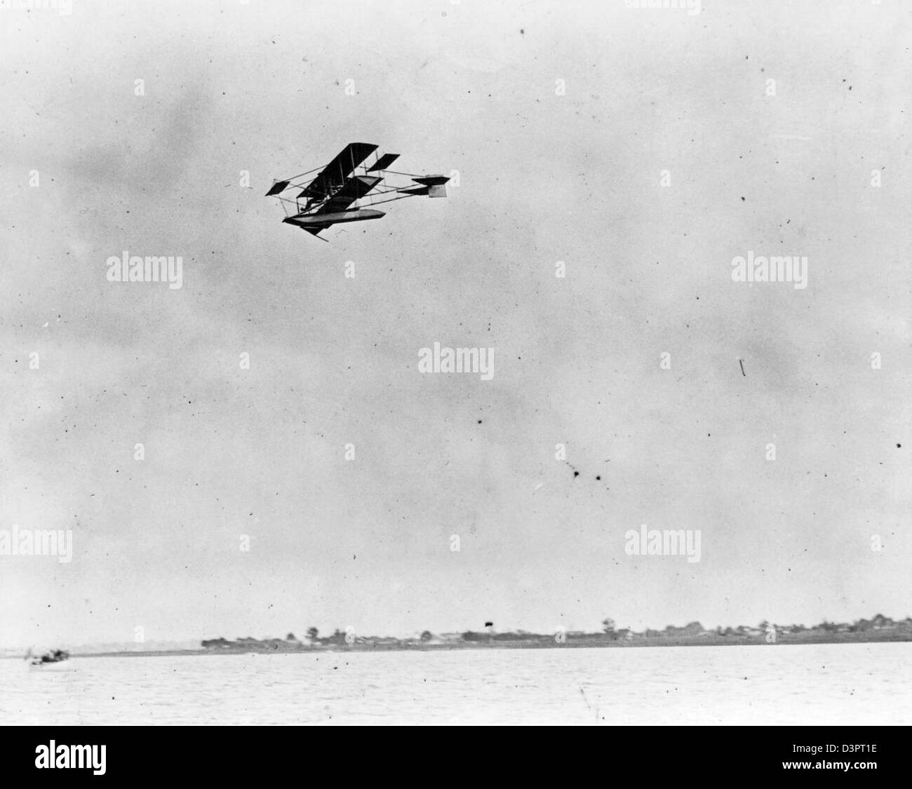 The Curtiss Hydro was an amphibious aircraft used primarily in the ...