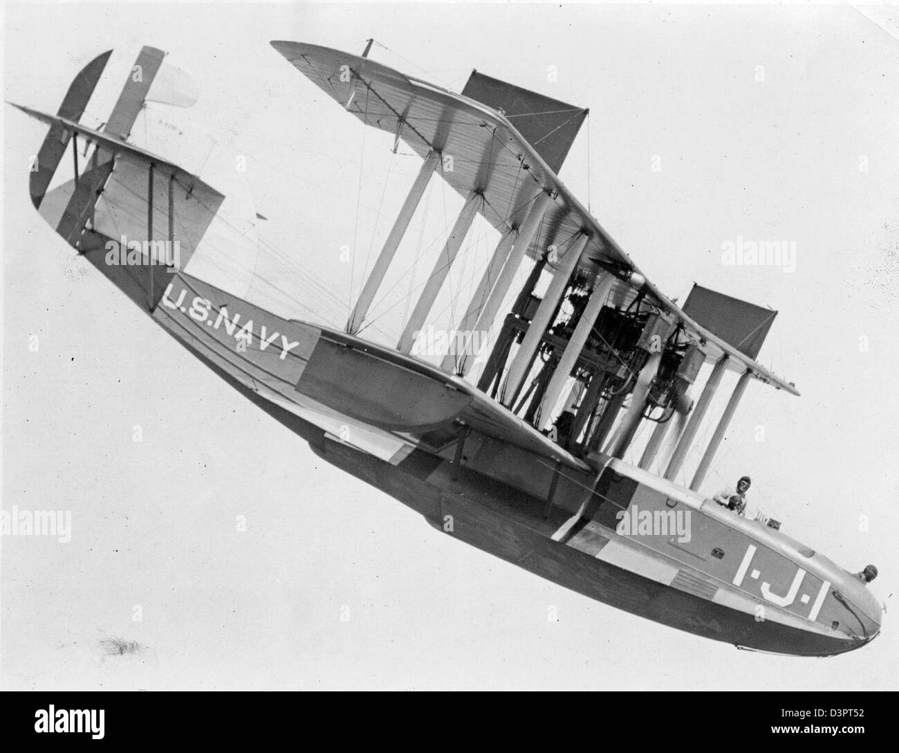 The Curtiss F5L was a U.S. Navy amphibious aircraft used during the ...