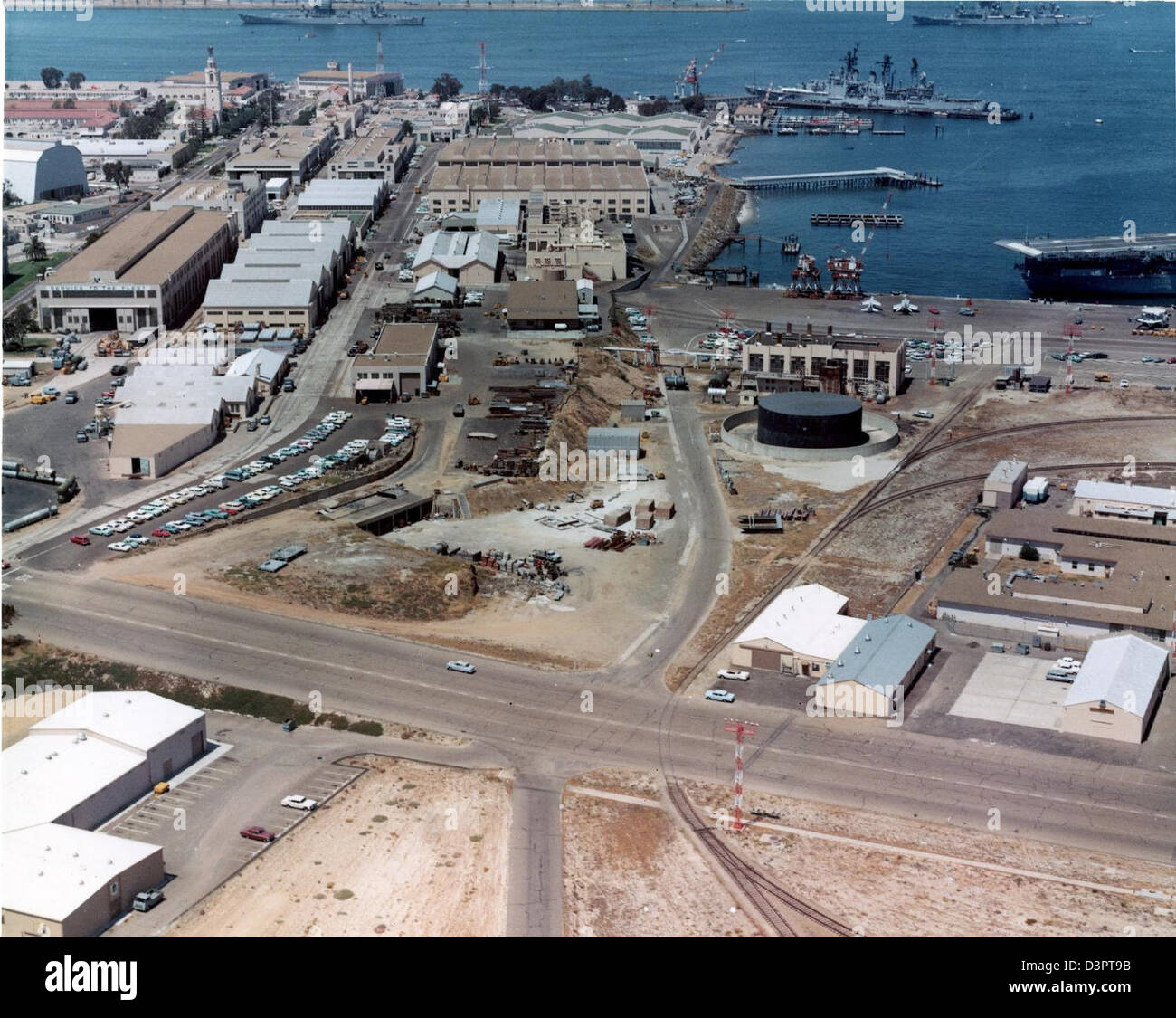 Norfolk naval base aerial hi-res stock photography and images - Alamy