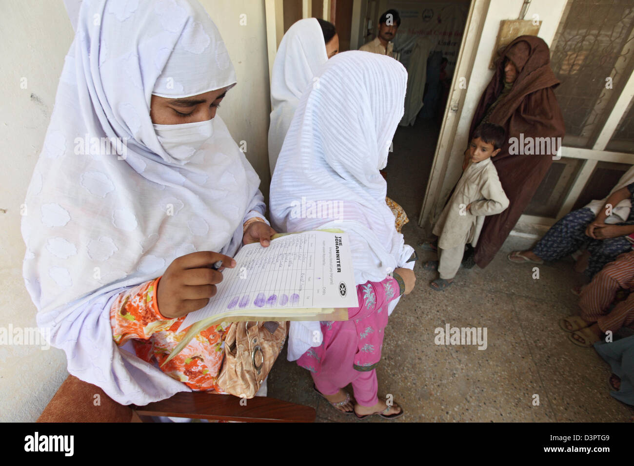 Peshawar, Pakistan medicine. Supply of flood victims in a clinic Stock ...