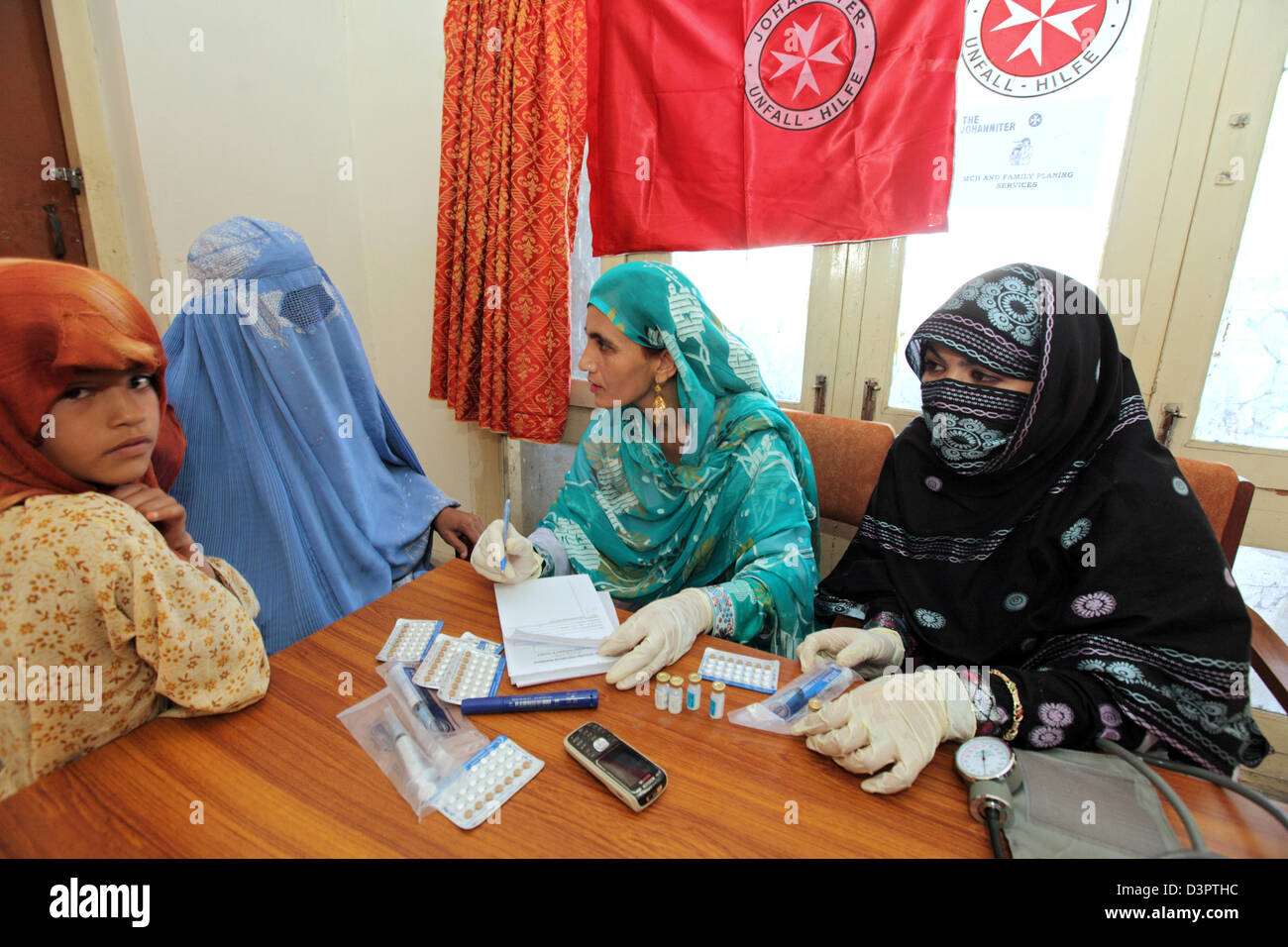 Peshawar, Pakistan, patients and volunteers in a health center Stock ...