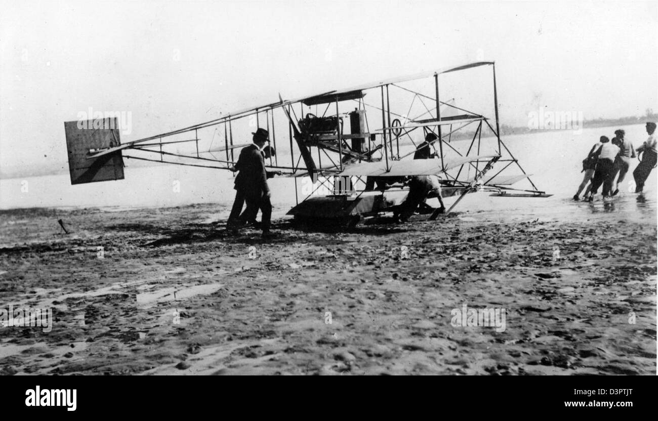 The Curtiss Hydro, a seaplane developed by the Curtiss Aircraft Company ...