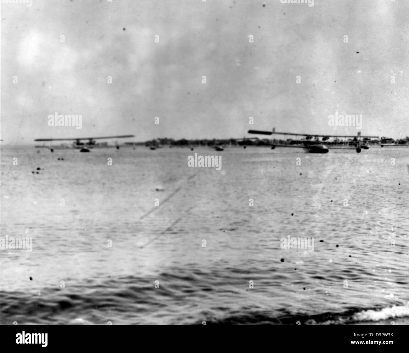 The Curtiss F5L was a U.S. Navy amphibious transport seaplane used ...
