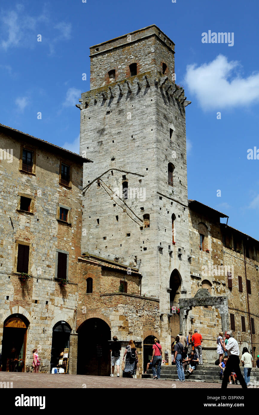 Piazza della Cisterna in the historic town of San Gimignano in the ...