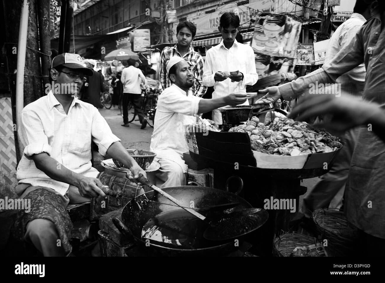 Chefs preparing Indian snacks at a food stall, Chandni Chowk, Old Delhi ...