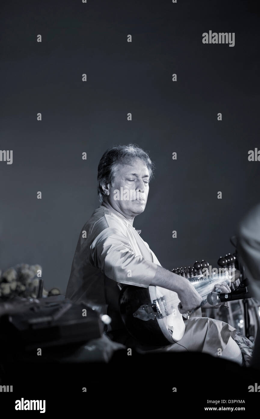 Sarod Maestro Ustad Amjad Ali Khan in a concert Stock Photo - Alamy