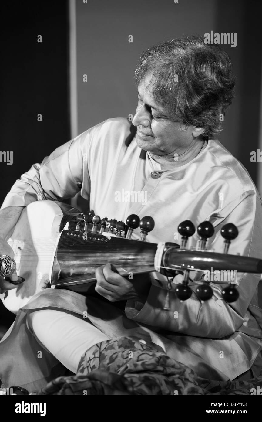 Sarod Maestro Ustad Amjad Ali Khan in a concert Stock Photo - Alamy
