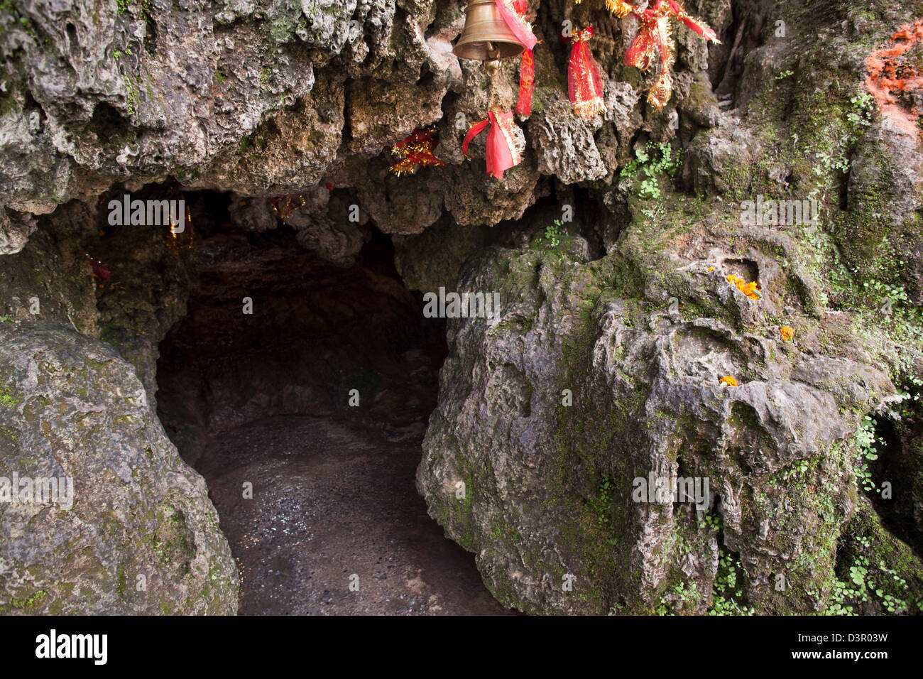 Temple in a cave, Baba Dhansar, Jammu And Kashmir, India Stock Photo ...