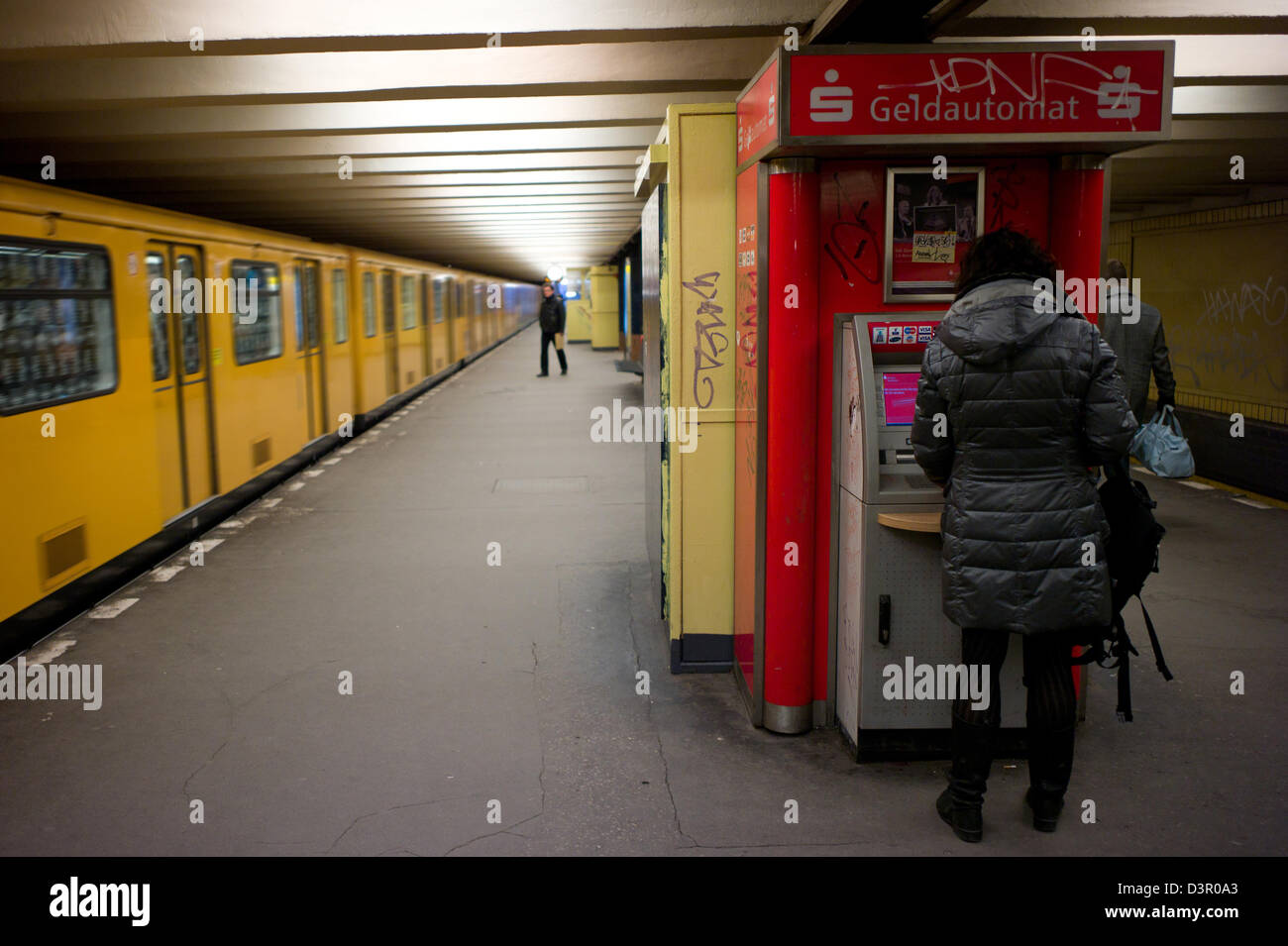 Germany atm bank banking hi-res stock photography and images - Alamy