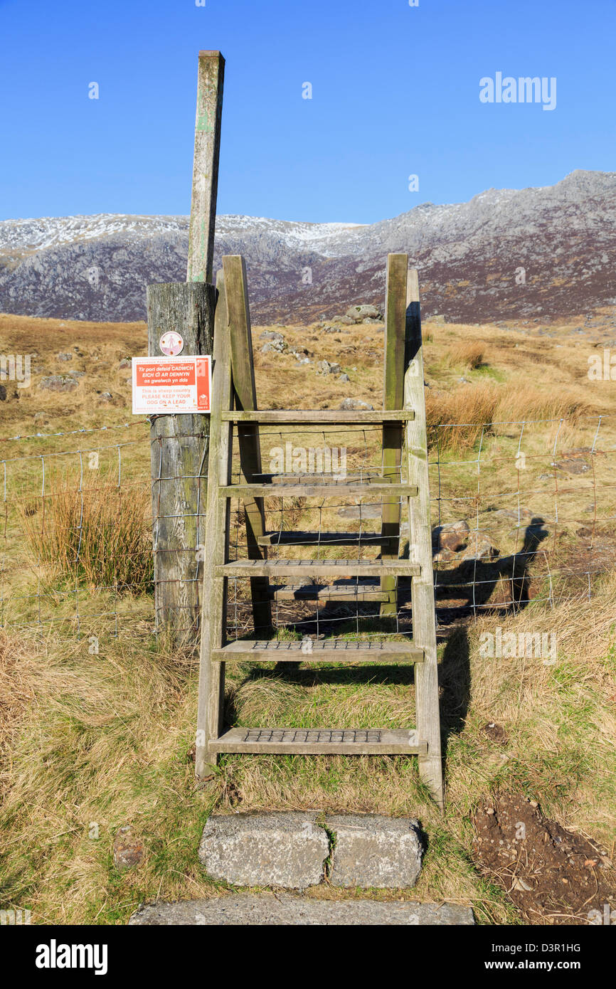 Footpath stiles hi-res stock photography and images - Alamy