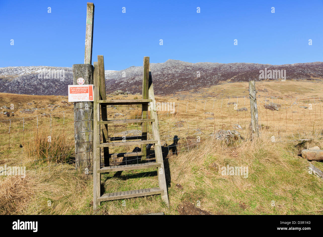 Footpath stiles hi-res stock photography and images - Alamy
