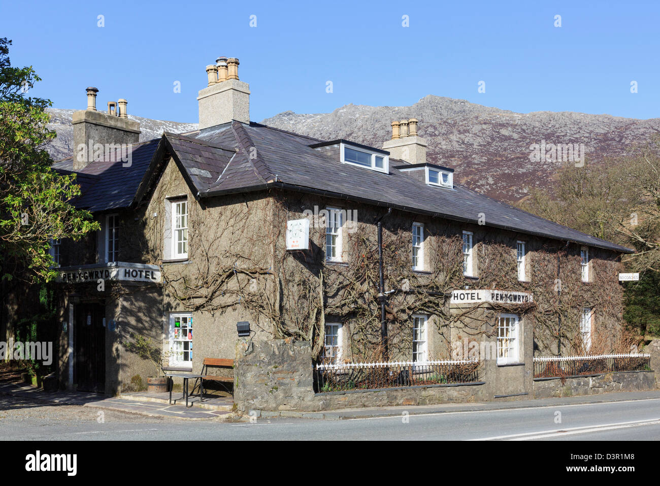 Snowdonia pub hi-res stock photography and images - Alamy