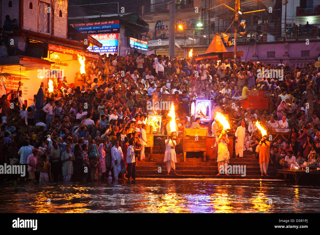 Evening prayer (Aarti) at Har Ki Pauri, River Ganges, Haridwar ...