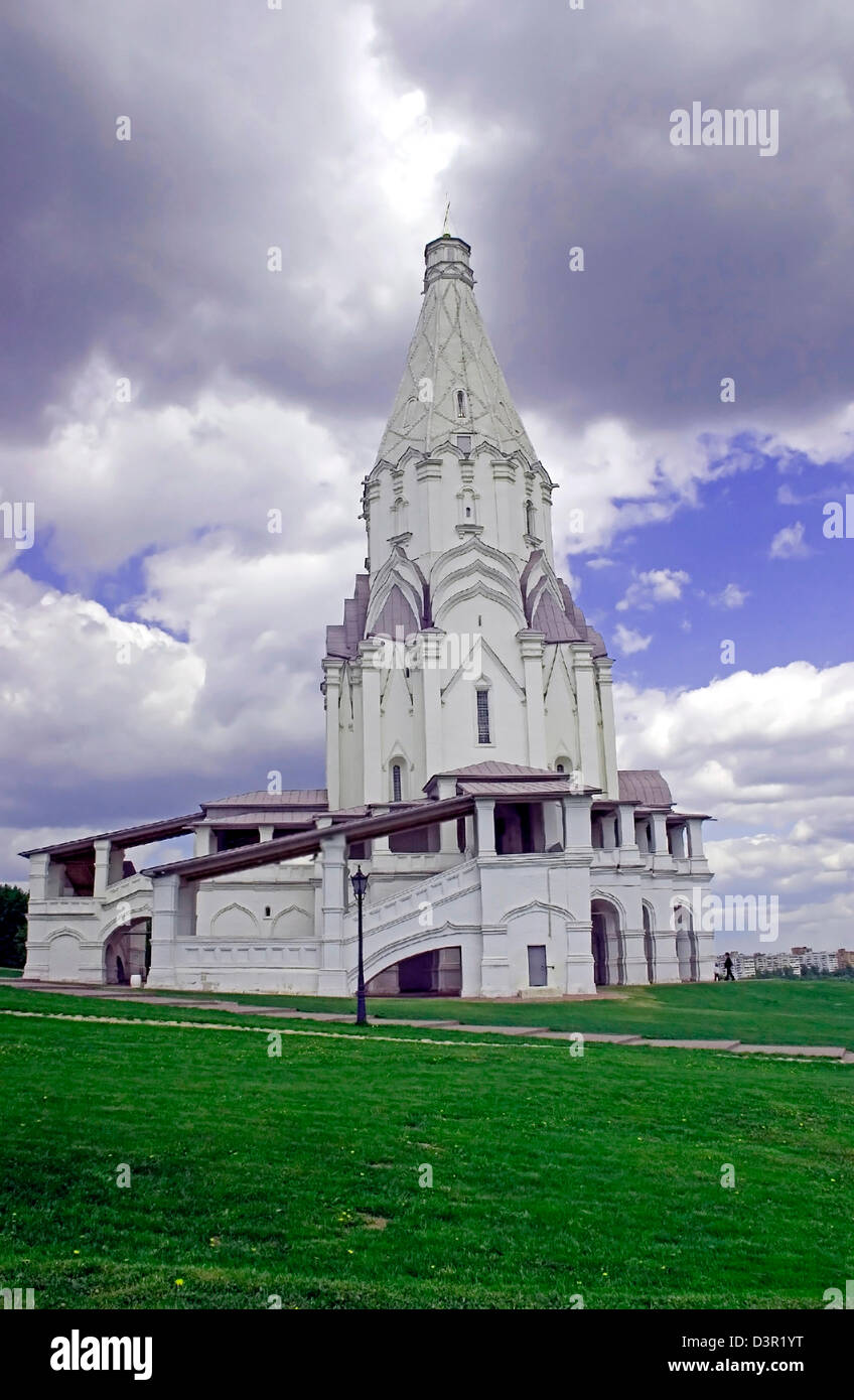 White old church in Kolomenskoe, Moscow Stock Photo - Alamy