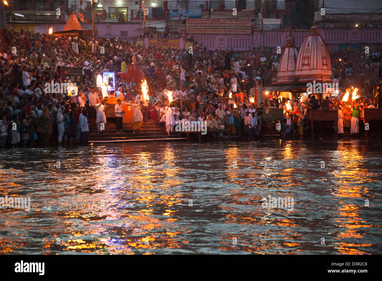 Evening prayer (Aarti) at Har Ki Pauri, River Ganges, Haridwar ...