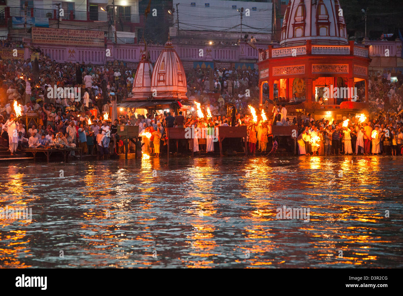 Evening prayer (Aarti) at Har Ki Pauri, River Ganges, Haridwar ...