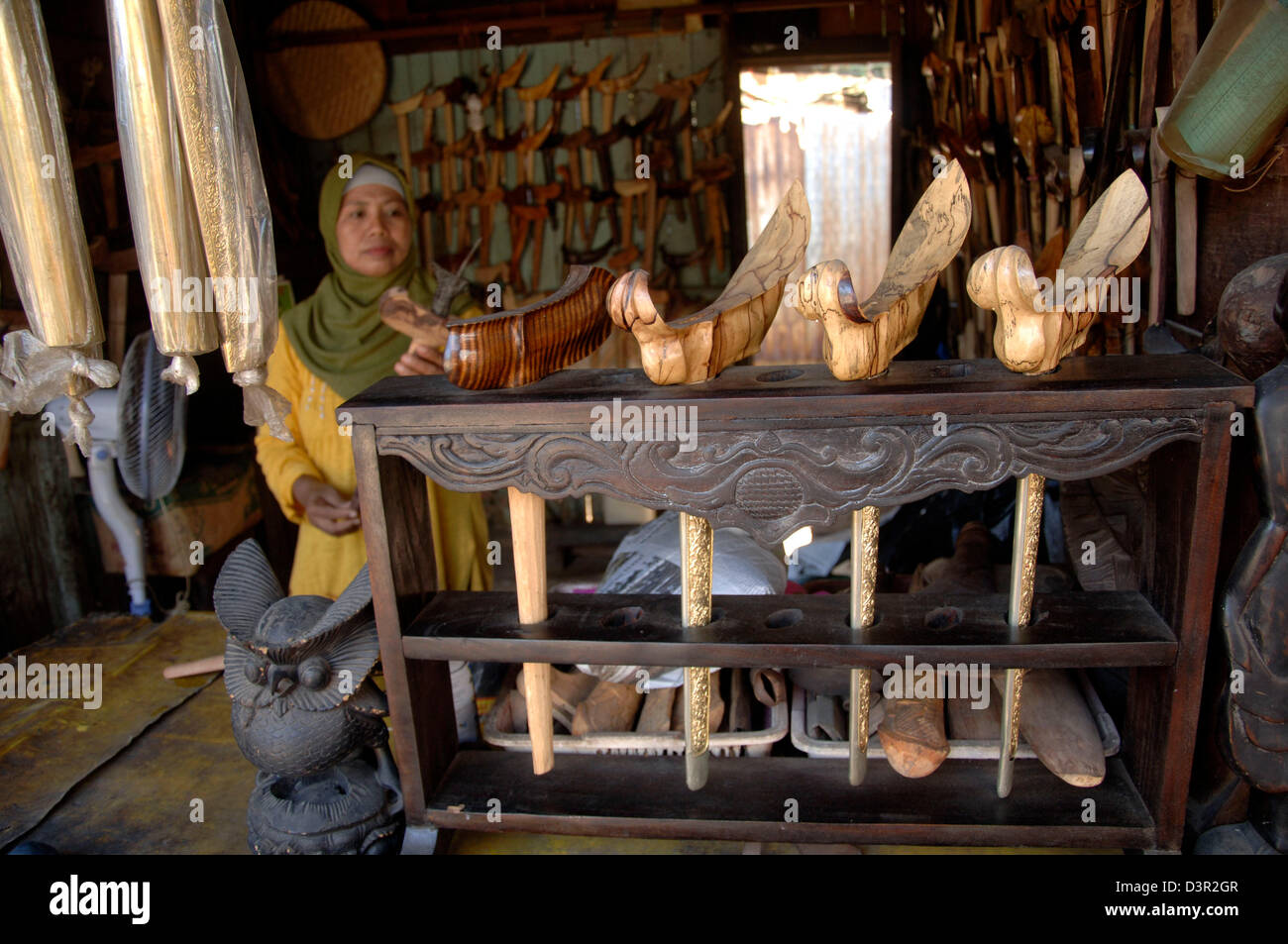Female kris maker, Amah making kris sheaths in the kris market Setono ...
