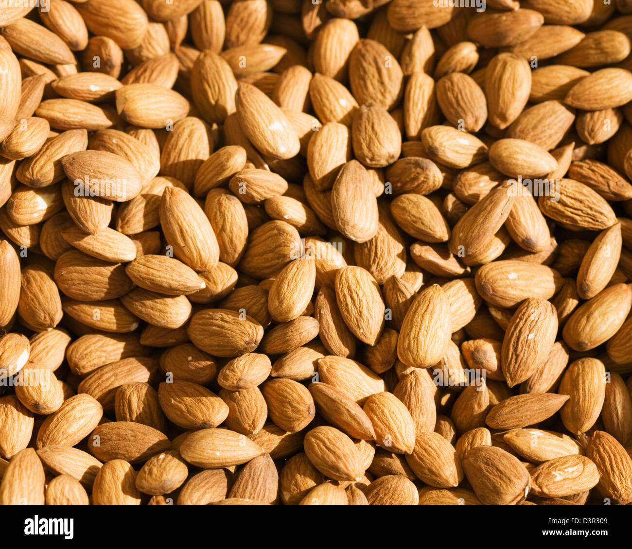 Shelled almond hi-res stock photography and images - Alamy